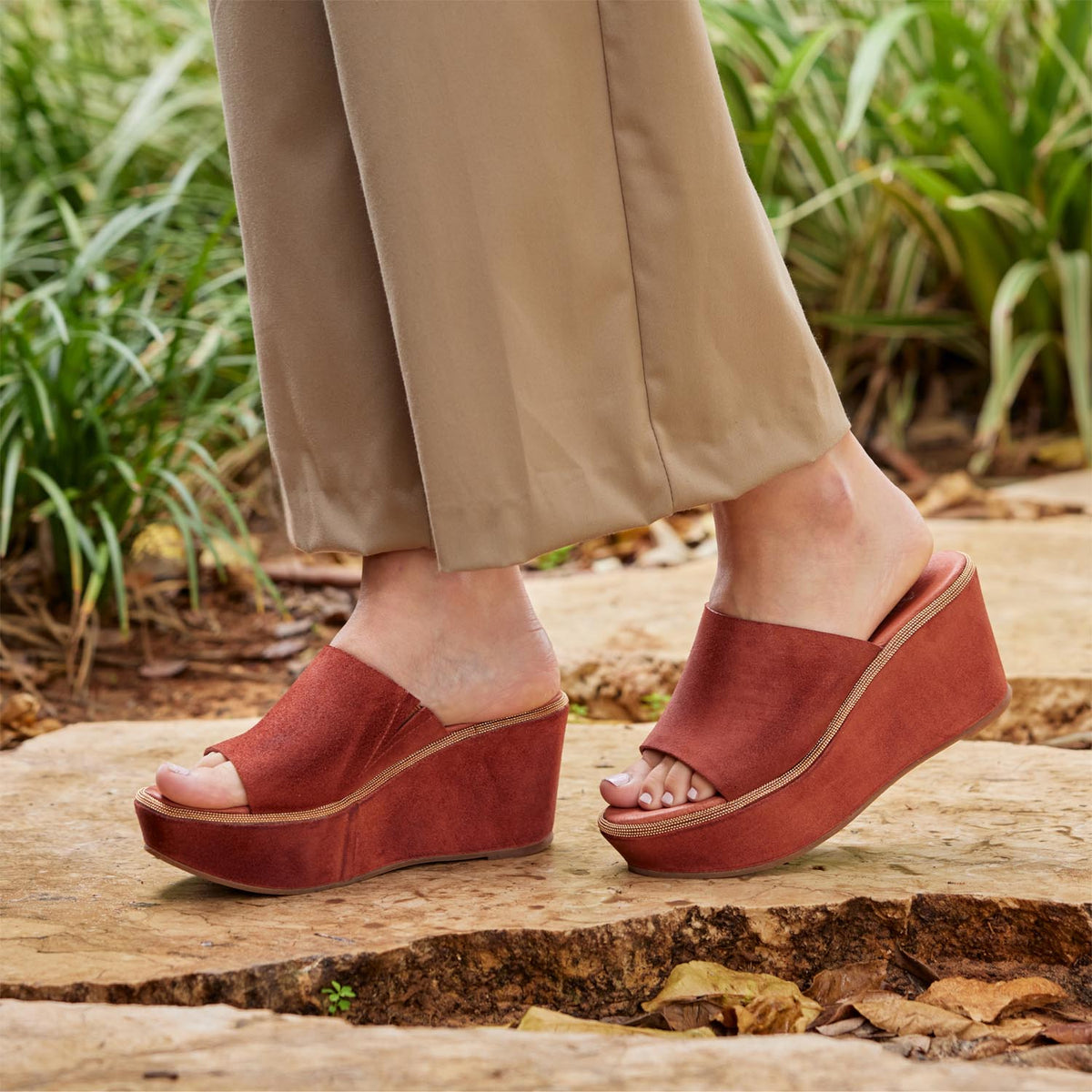Open Toe Flatform Mule Sandals: Trendy & Chic! – Antelope